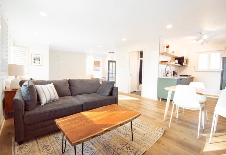 Sunny & Modern Studio | King Bed - Lakewood, CO