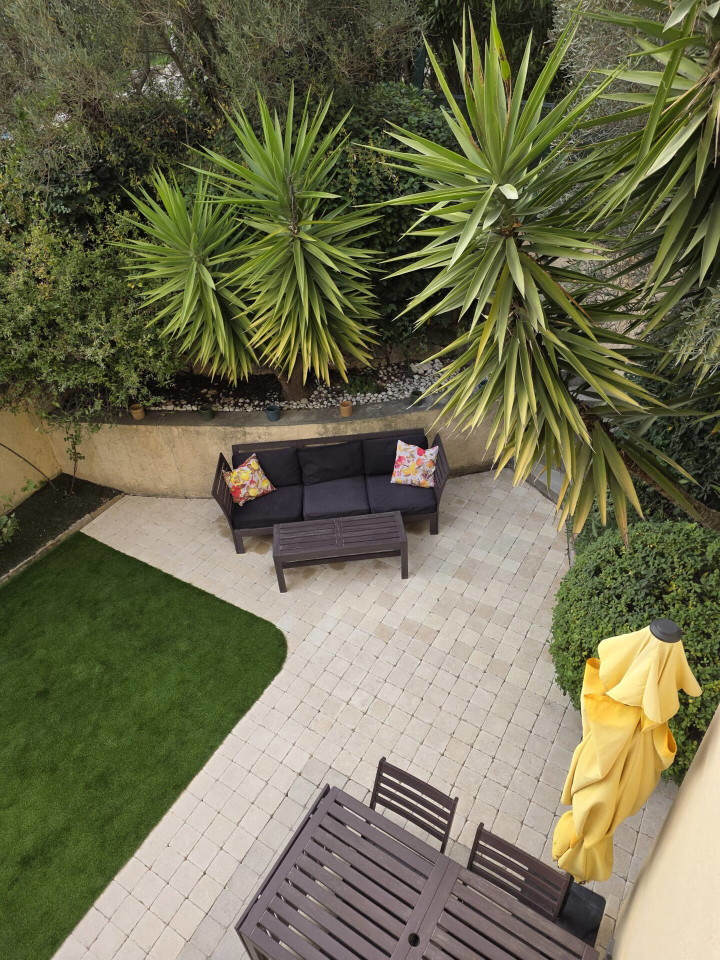 Garden, Parking And Portissol Beach - Sanary-sur-Mer