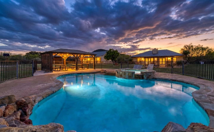 Near River~pool~hot Tub~15 Mins From Garner St Prk - Concan, TX