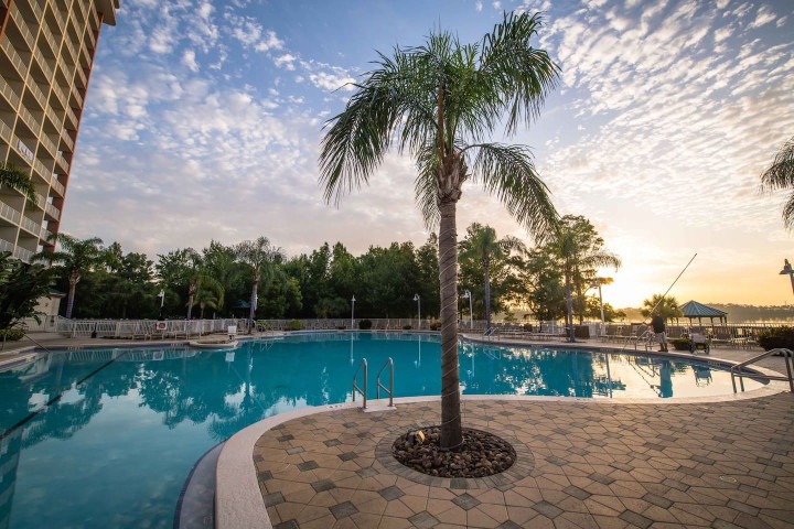 Lakefront Disney Condo | 2 Full Baths | Sleeps 6 - Orlando