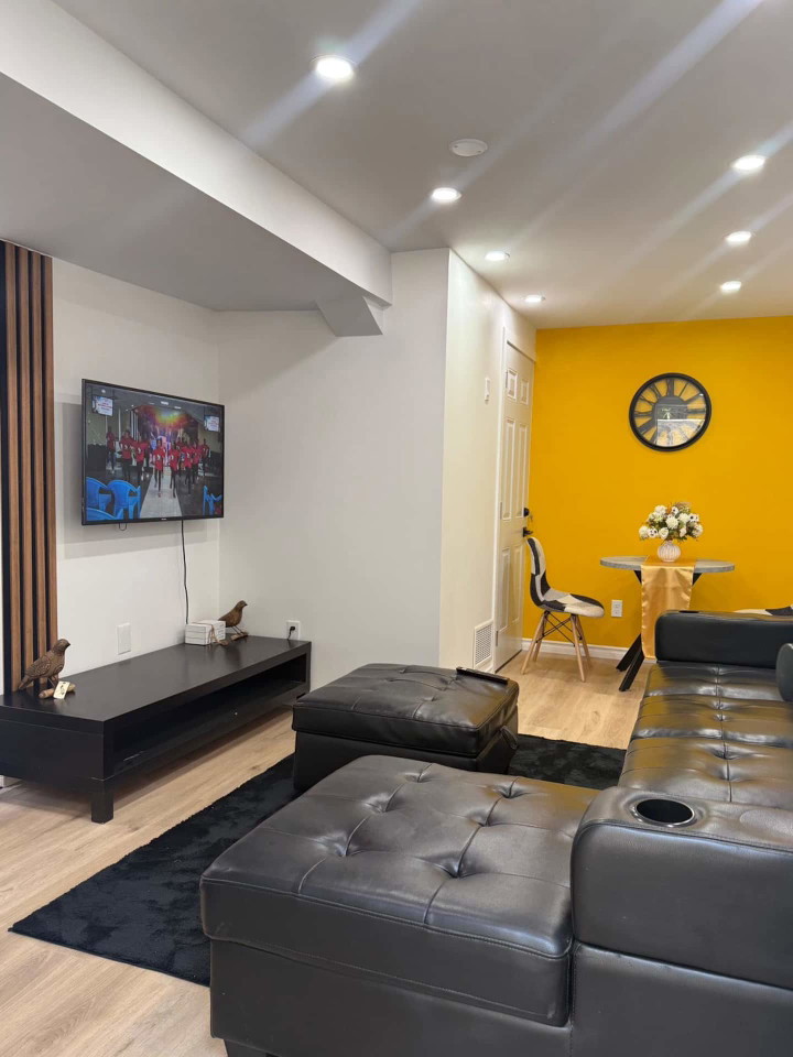 Modern Unit | Near Beach | Free Parking - Oshawa