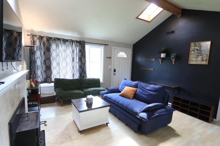 Cozy Family Stay Near Seattle |
Game Room + Yard - Bothell, WA