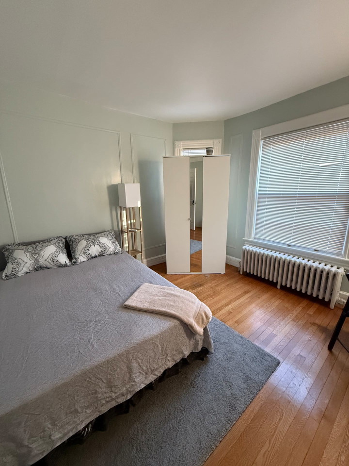 Spacious Apartment With Parking, Yard And Porch - Yonkers, NY