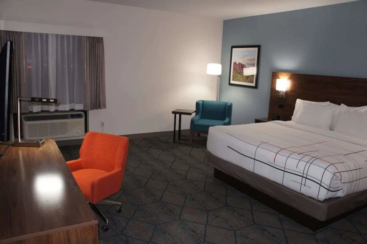 King Room | La Quinta Littleton | Foothills Base - Morrison, CO
