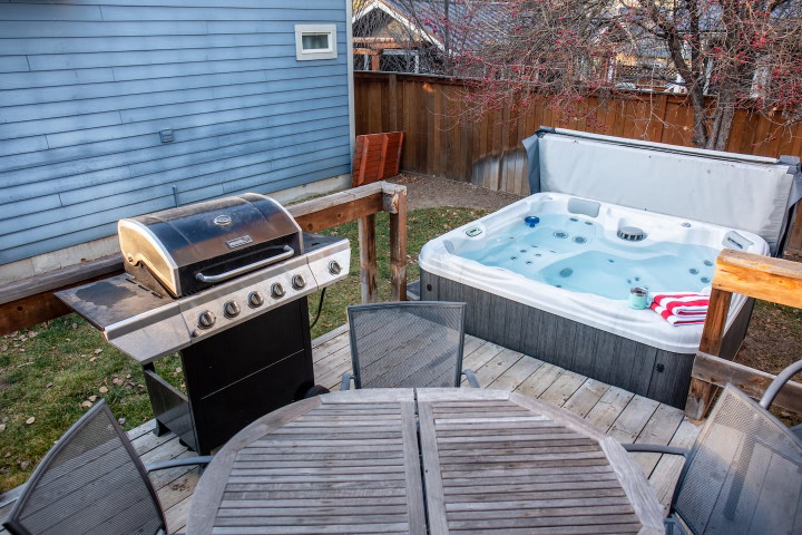 Hot Tub + Central Location Creates Memories - Bend, OR