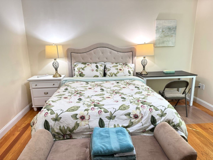 Lake St #1 Master Br With Bath Shared Kitchen - Waltham, MA