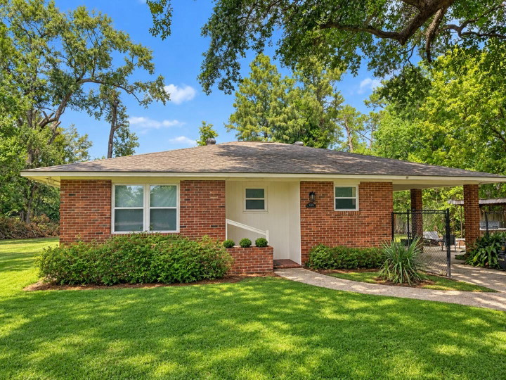 Moss Side Cottage | 2br Huge Yard Dogs Welcome - Baton Rouge, LA