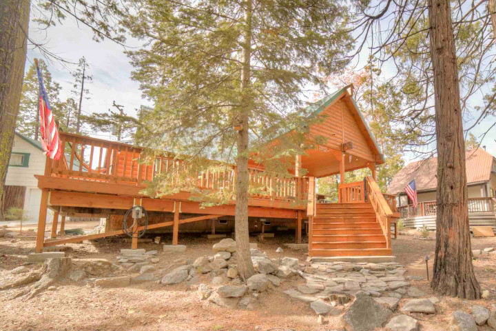 Cozy Family Cabin In Ideal West Village Location - Shaver Lake, CA