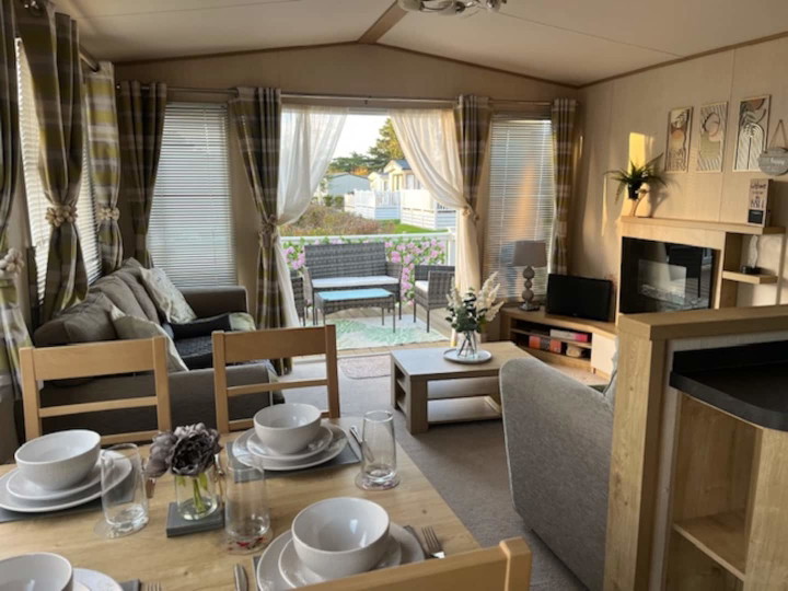 Coastal Static Home Stays - Hoburne Holiday Park - Mudeford