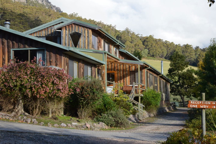 Silver Ridge Retreat Cabin 2 +Heated Pool+ - Sheffield