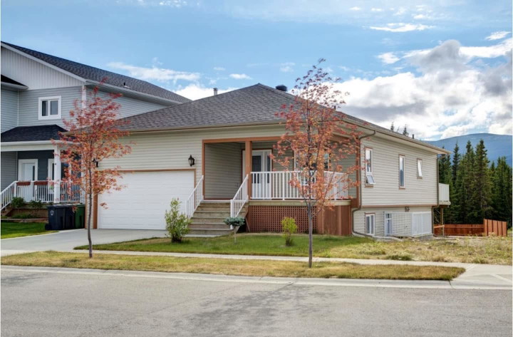 3bdr, 2bath House In Popular Whistlebend - Yukon