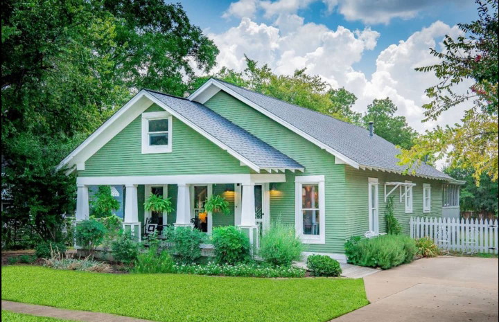 Historic Charm | Walk Downtown | Near Universal - Frisco, TX