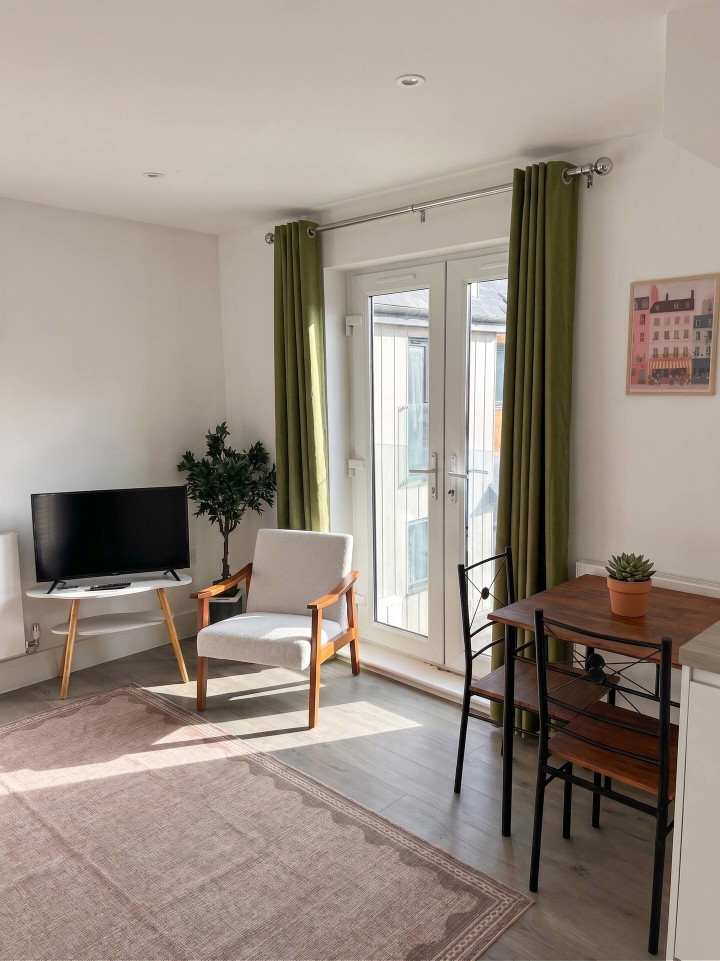 Bright Modern Flat | Private Parking - Royal Tunbridge Wells