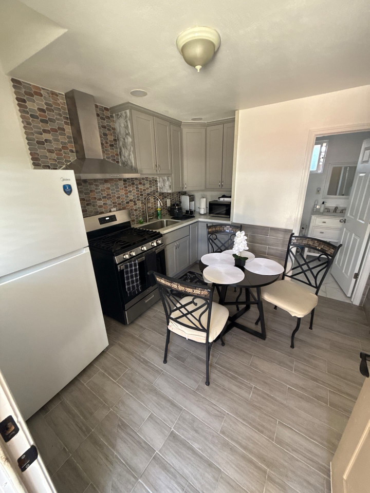 Remodeled Guesthouse In San Leandro - San Leandro, CA
