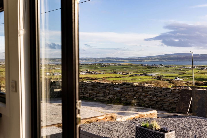 Baywatch Accommodation & Hottub - County Clare