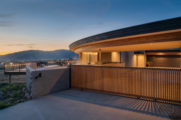 A+ Architectural Perched Above Acclaimed Wineries. - Tehachapi, CA
