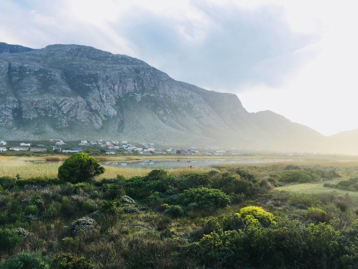 Spectacular Lake Views In Charming Bettys Bay Home - Rooi-Els