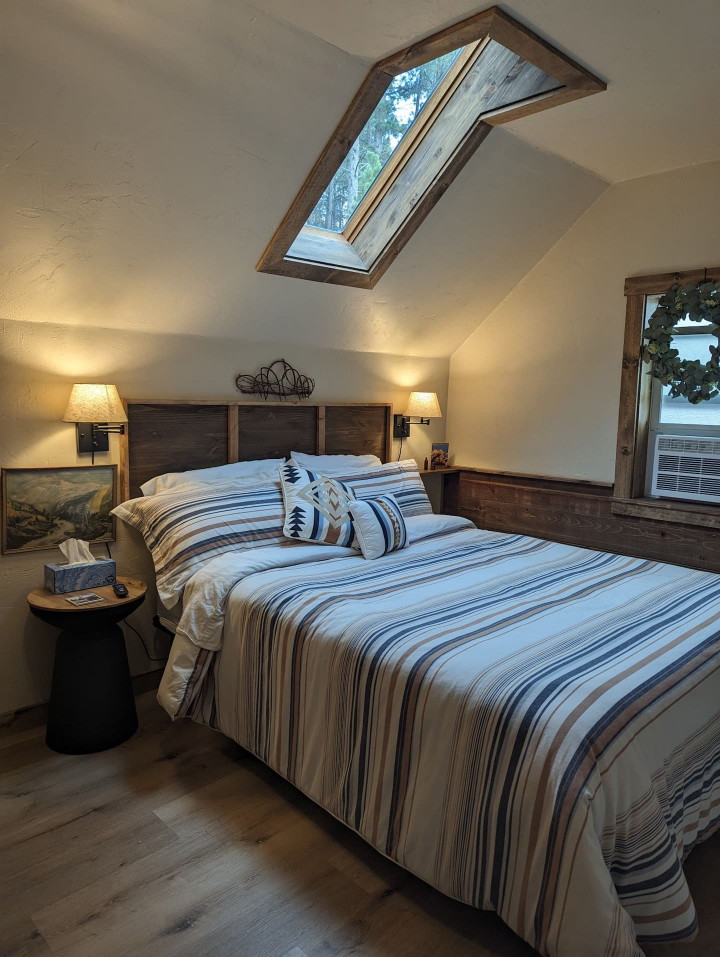 Pine View Loft Retreat For Two 18+ - Mount Rushmore, SD