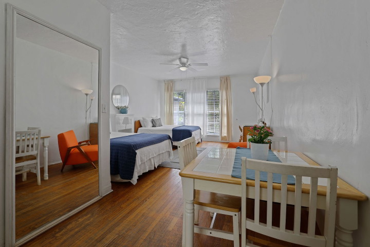 Studio#15 Pet Friendly Bright Courtyard Near Beach - Miami Beach, FL