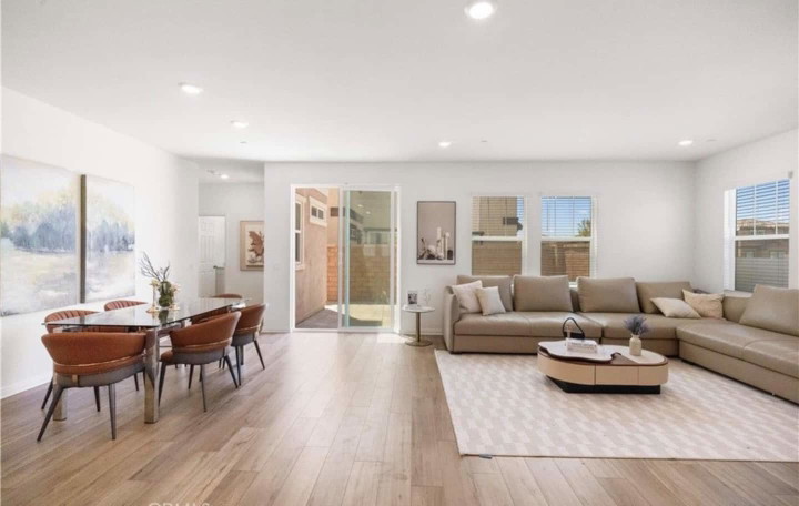 Luxury 5br Home - Fontana, CA