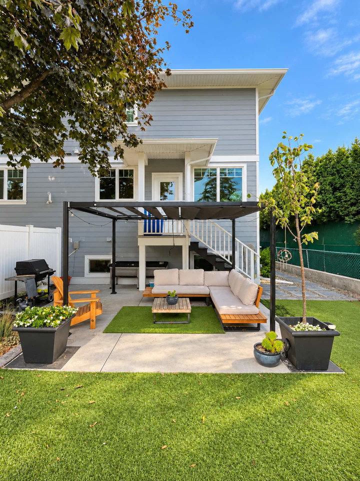 Walk To The Beach! Stylish 2-bedroom Pandosy Suite - Kelowna