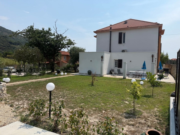 Settembre In Riviera: Villa Con Giardino Privato - Pietra Ligure