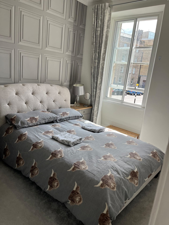 Holiday& Festival Room 3 - Edinburgh