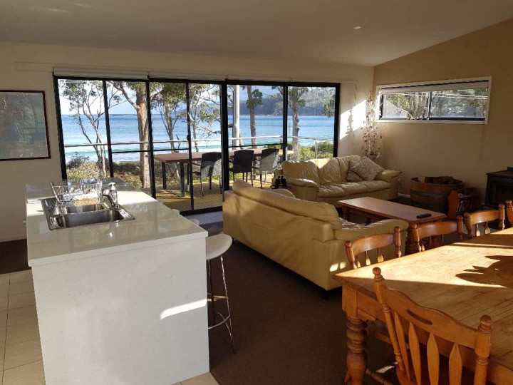 Roaring Beach Retreat - Pet Friendly, Beachfront - Tasmania