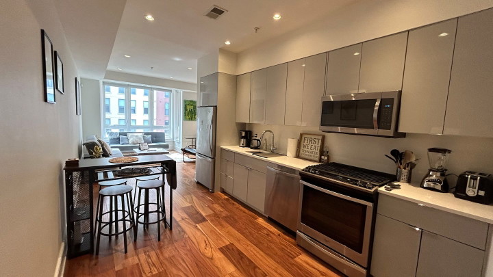 Modern 2br 2ba Apt On H St Ne For Monthly Guests - Washington