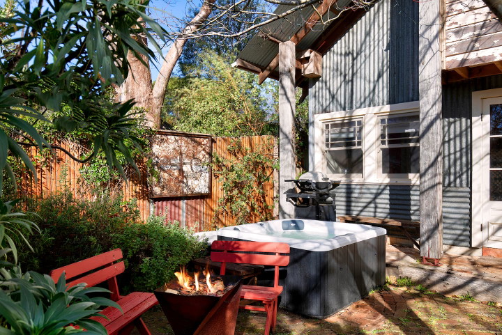 Buttercup Oasis: Rustic Cabin Hot Tub & Firepit - Leura