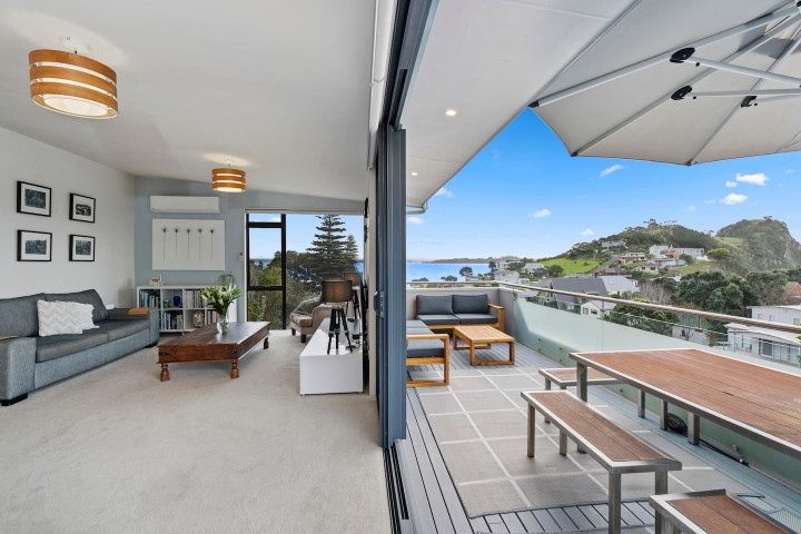 Tapeka View Up-market 3-bedroom, 3 Bathroom Home. - Waitangi