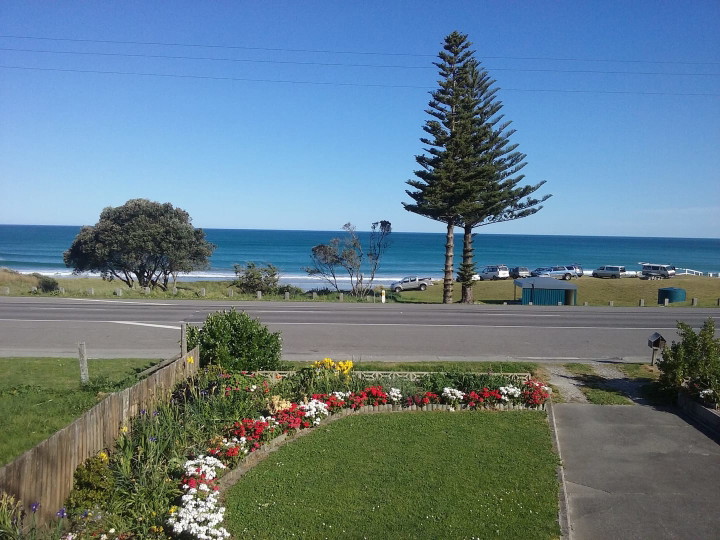 Family Beach House - Gisborne