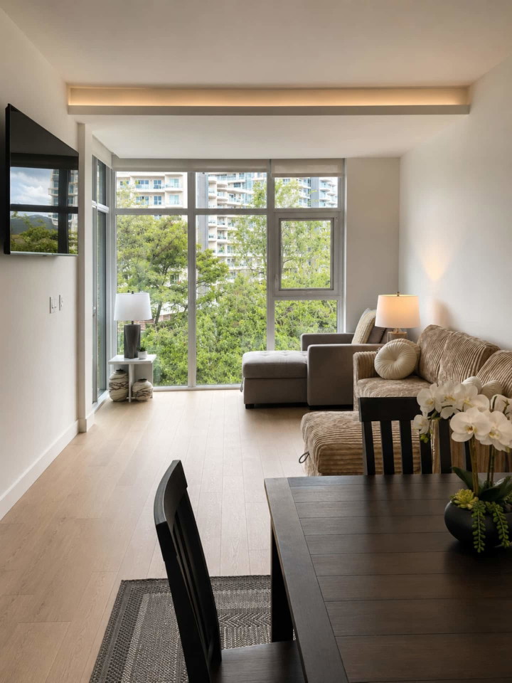 Bright Lakeside 2br | Gyro Beach Lake Views - Kelowna