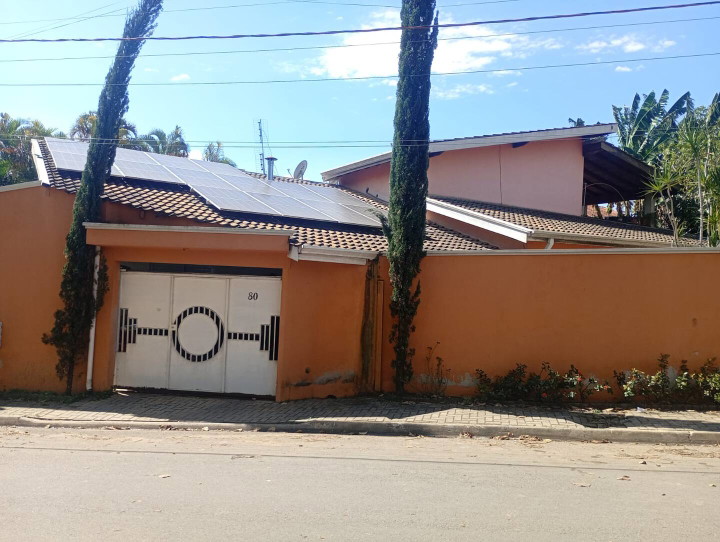 Casa Com Piscina E Muito Verde
Aceitamos Pets - Atibaia