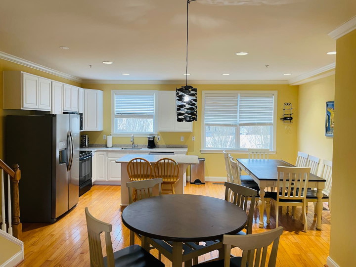 5-bedroom Vacation Home Just 10-minute Walk To The Rehoboth Beach Boardwalk - Rehoboth Beach, DE