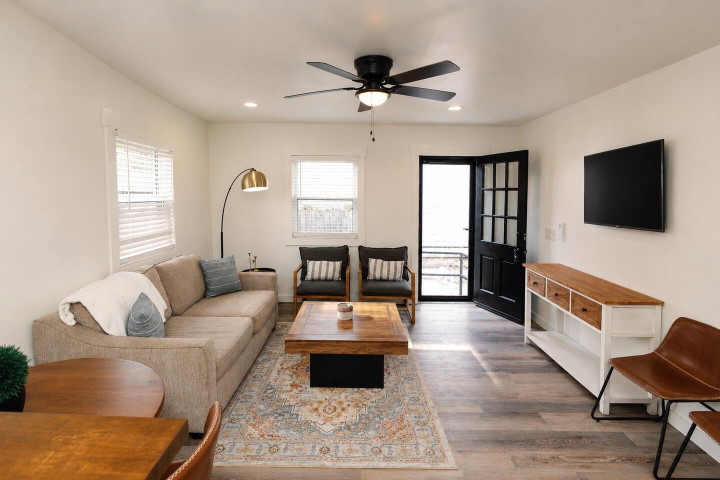 Bungalow Studio | Urban Downtown 1br | Unit #2 - Lexington, KY