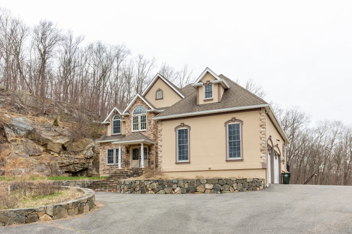 Private Hilltop Villa W Lake Views, 1hr From Nyc - Brewster, NY
