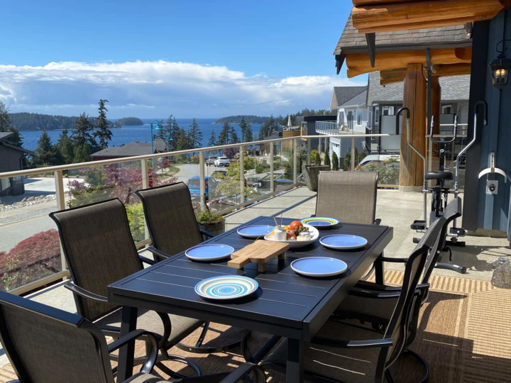 Ocean-view Retreat | Dual-suite Home (Aprilsept) - Sechelt