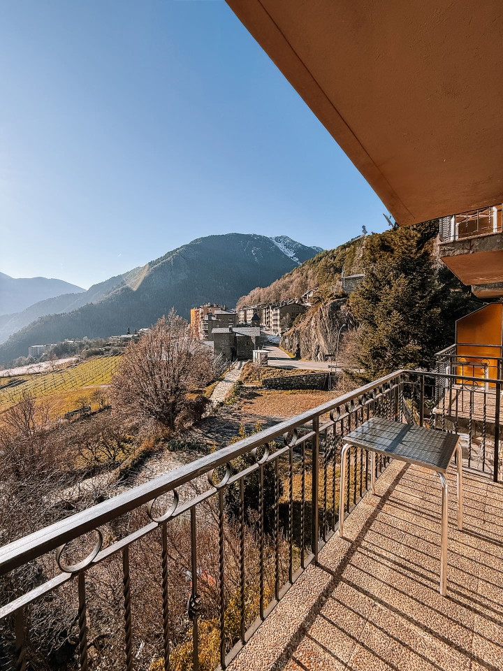 Habitación Triple Con Balcón Y Vistas - Andorra