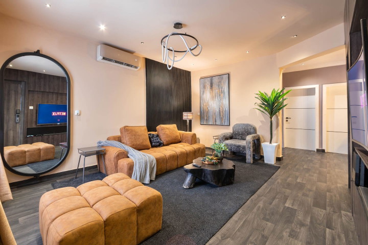 Chic & Serene| Airport Proximity| Ps5 | Homely - Lagos