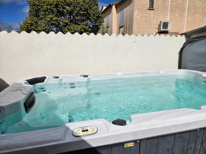 House & Jacuzzi, Free Parking, Ramparts Within Walking Distance - Le Grau-du-Roi
