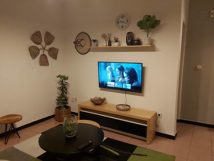 Pretty Home: Bright And Warm Home - Cameroon