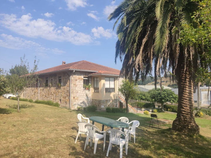 Casa De Piedra / Stone House - Santa Cruz de Bezana