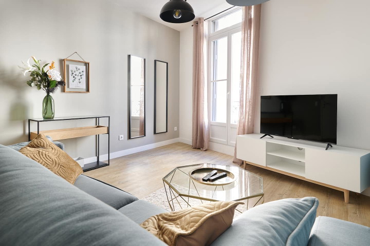Prestige Stay With Les Halles View, A/c -