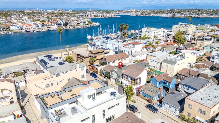 Beach Just Steps Away! -3br/3ba + 2 Car Garage - Long Beach, CA