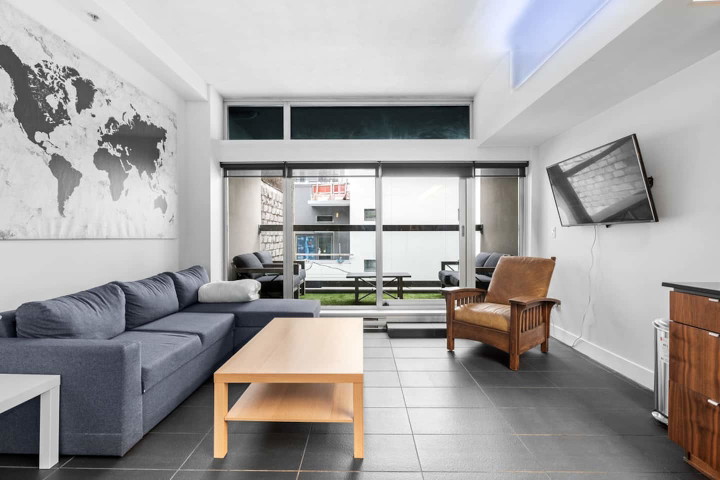 Modern Loft With Parking, Ac, Patio, Blks Roger's - Vancouver