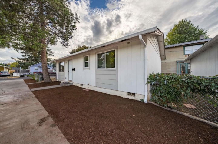Modern Pet-friendly Stay | Near Downtown Medford - Medford, OR