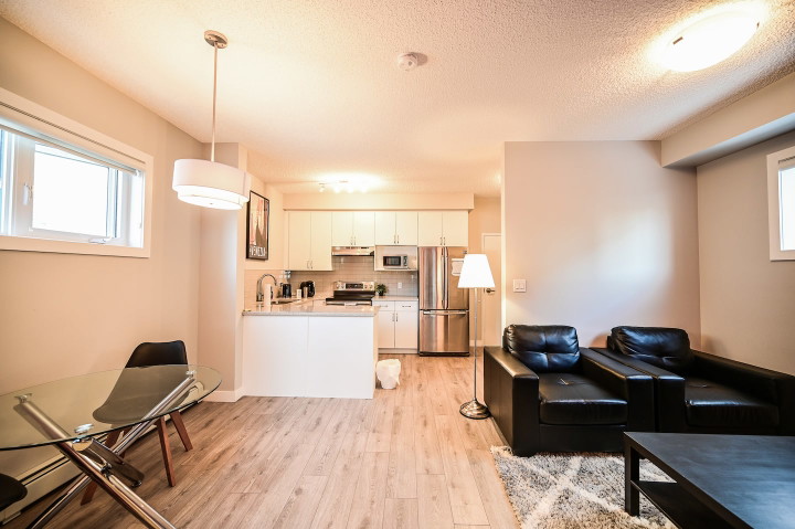 Summer Time Home
Close To U Of A Condo - Canada