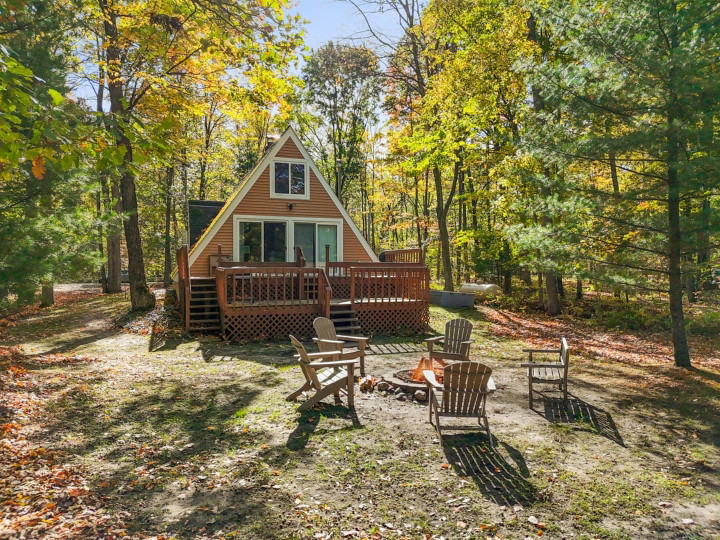 A-frame | Hot Tub, Fireplace, River, Kayaks &Tubes - Michigan