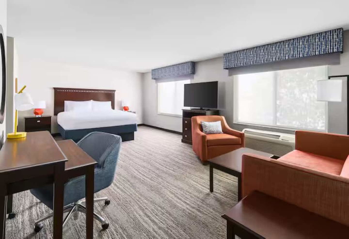 Near Malibu With Hot Tub, Pool + Free Breakfast - Thousand Oaks, CA